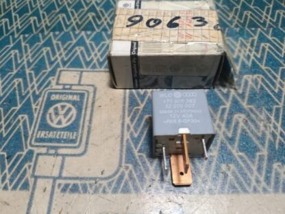 NOS fuel pump relay 171906383 22 205 007 - Clover NOS Parts